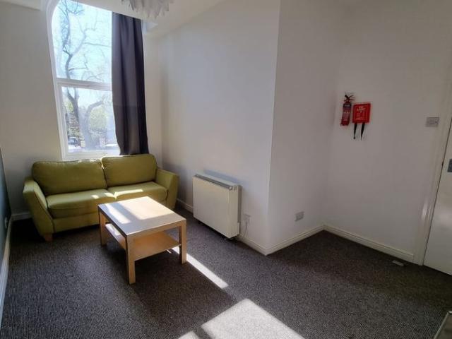 Wilmslow Road M20, 2 bed flat to rent, £1,100 pcm | PrimeLocation