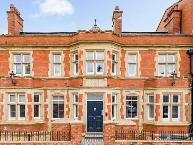 Wilmslow Road, Manchester, 2 Bedroom Flat