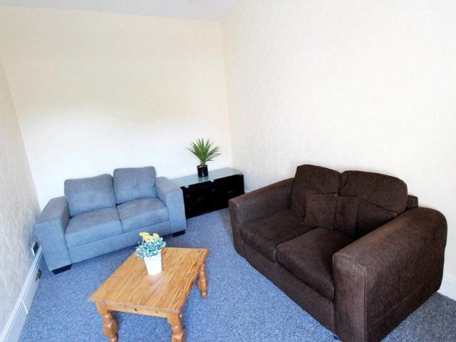 Wilmslow Road, Manchester, Greater. 5 bed flat to rent £2,166 pcm £500 pw