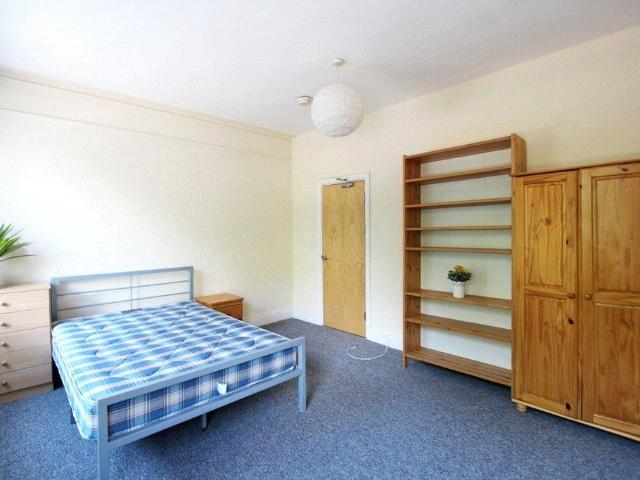Wilmslow Road, Manchester, Greater. 5 bed flat to rent £2,166 pcm £500 pw