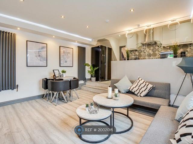 Wilmslow Road, Manchester M20, Room to rent, £767 pcm | PrimeLocation