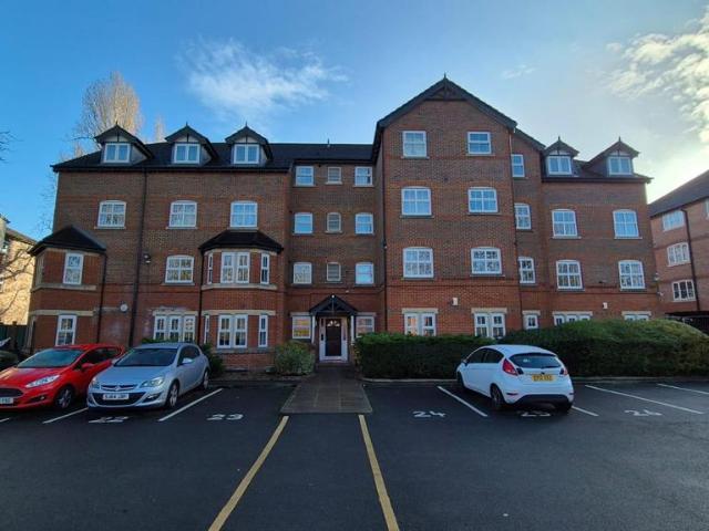 Wilmslow Road, Manchester M20 2 bed flat to rent £1,257 pcm £290 pw