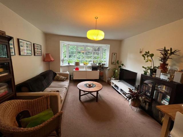 Wilmslow Road, Didsbury, Manchester 2 bed flat to rent £1,395 pcm £322 pw