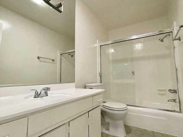 Wilshire Alexandria Westgate Studio Apartment for Rent at 535 S Alexandria Ave, Los Angeles, CA 90020 Wilshire Center Koreatown
