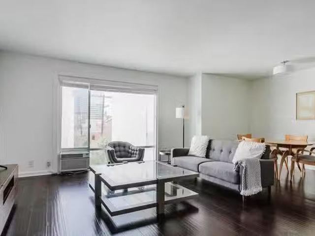Wilshire Embassy, 5805 West 8th St, Miracle Mile 1 Bedroom.