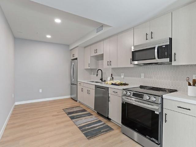 Wilshire La Brea Studio Apartment for Rent at 5200 Wilshire Blvd, Los Angeles, CA 90036 Greater Wilshire