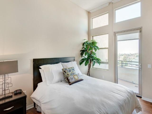 Wilshire La Brea 1 Bedroom Apartment for Rent at 5200 Wilshire Blvd, Los Angeles, CA 90036 Greater Wilshire