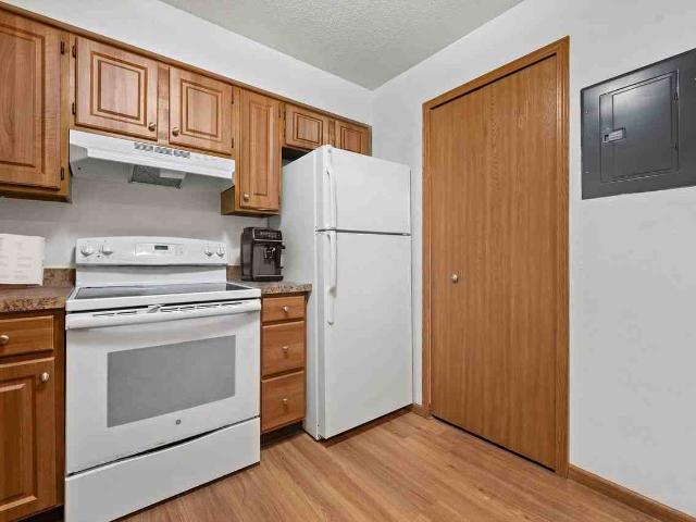Wilshire Manor Associates, LLP 1 Bedroom Apartment for Rent at 7930 Harwood Ave, Wauwatosa, WI 53213