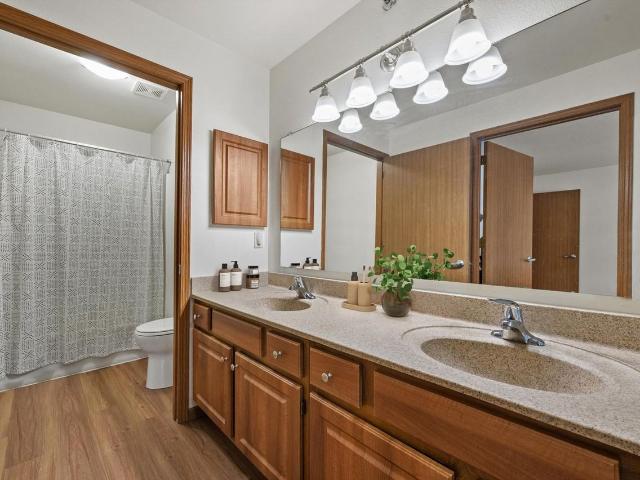 Wilshire Manor Associates, LLP 2 Bedroom Apartment for Rent at 7930 Harwood Ave, Wauwatosa, WI 53213