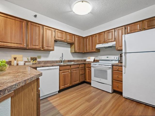 Wilshire Manor Associates, LLP 2 Bedroom Apartment for Rent at 7930 Harwood Ave, Wauwatosa, WI 53213