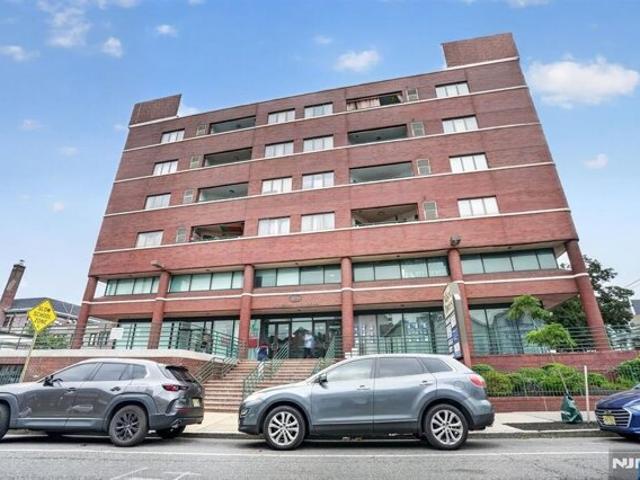 Wilson Ave, Newark, Condo For Sale