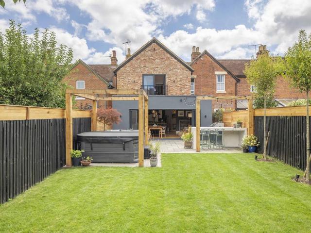 Wilson Avenue, RG9 1ET 3 bed end of terrace house to rent £3,750 pcm £865 pw