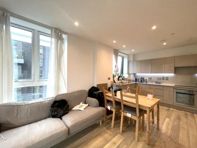 Wilson House, London SW11, 2 bed flat to rent, £3,000 pcm | PrimeLocation