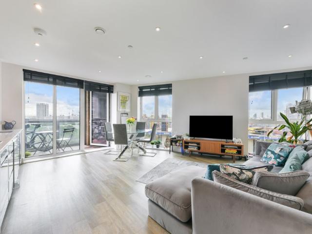 Wilson House SW11, 2 bed flat to rent, £3,000 pcm | PrimeLocation