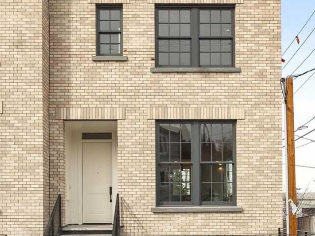 WILSON TOWNHOMES WILS01 4 Bedroom Apartment for Rent at Nw Wilson St, Portland, OR 97209 Northwest District