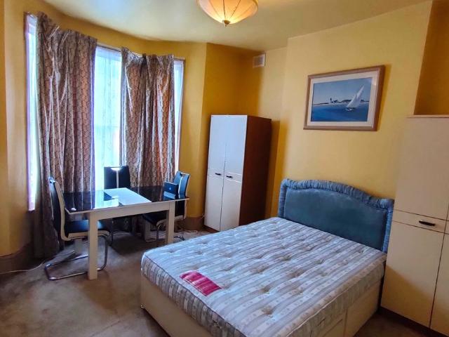 Wisteria Road, London SE13, Room to rent, £700 pcm | PrimeLocation