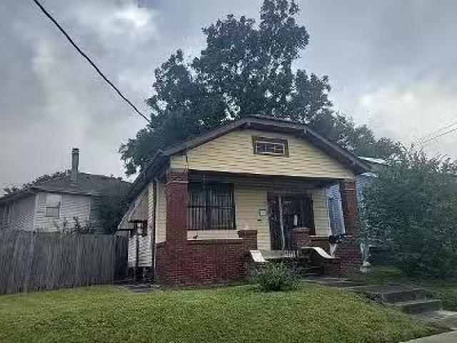 Wisteria St