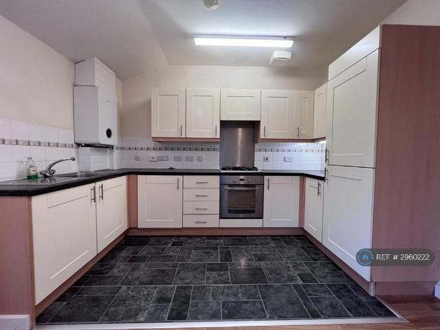 Witham Court, Bletchley, Milton. 2 bed flat to rent £1,225 pcm £283 pw
