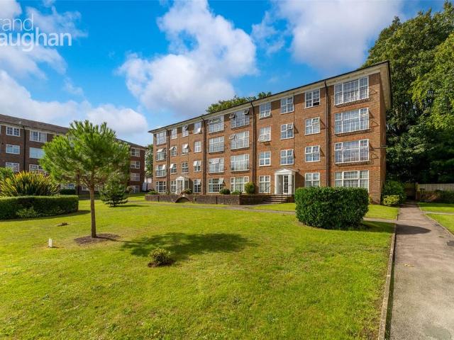 Withdean Rise, Brighton BN1 2 bed flat to rent £1,450 pcm £335 pw