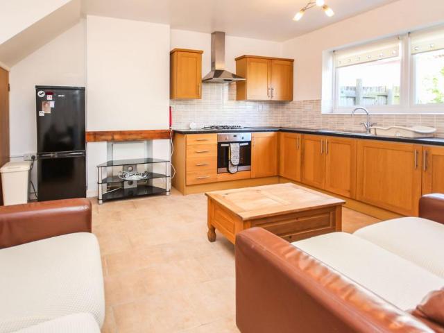 Withermoor Road, Bournemouth BH9 4 bed property to rent £1,950 pcm £450 pw