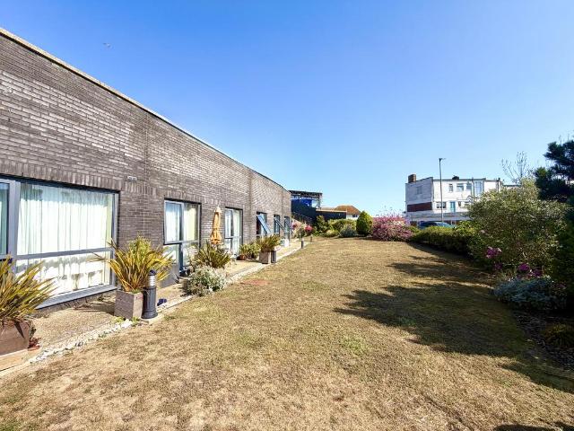 Withyham Avenue, Brighton, BN2 2 bed flat to rent £1,550 pcm £358 pw