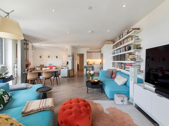 Wiverton Tower, New Drum Street. 3 bed flat to rent £5,250 pcm £1,212 pw
