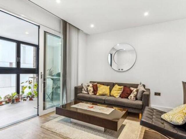 Wiverton Tower, New Drum Street, 2 Bedroom Flat