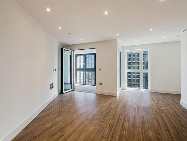 Wiverton Tower, New Drum Street, Aldgate, London E1, 1 bed flat to rent, £3,100 pcm | PrimeLocation