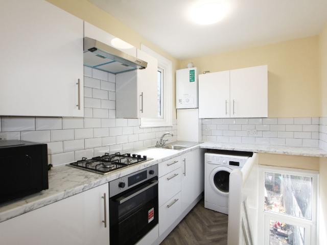 Wix's Lane, London SW4, 4 bed flat to rent, £3,500 pcm | PrimeLocation
