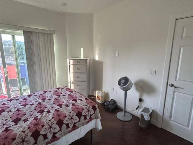 WOMEN only E. Hollywood Sublet