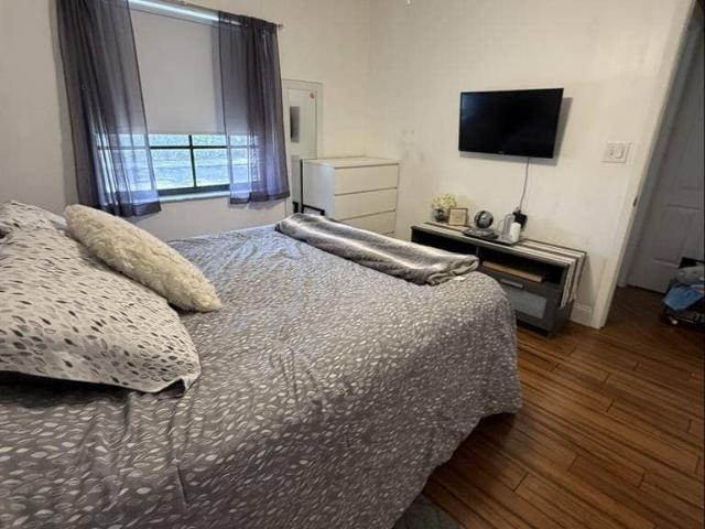 WOMEN ONLY FURNISHED ROOM