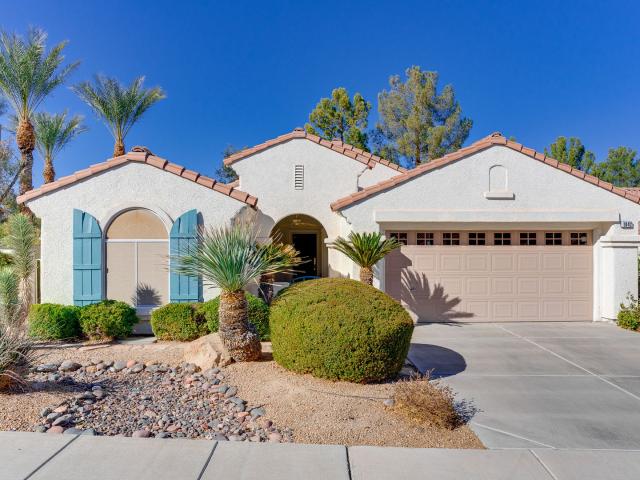 WONDERFUL 3 BEDROOM PLUS DEN 1 STORY HOME. CASITA WITH OWN BATHROOM! GATED COMMUNITY!
