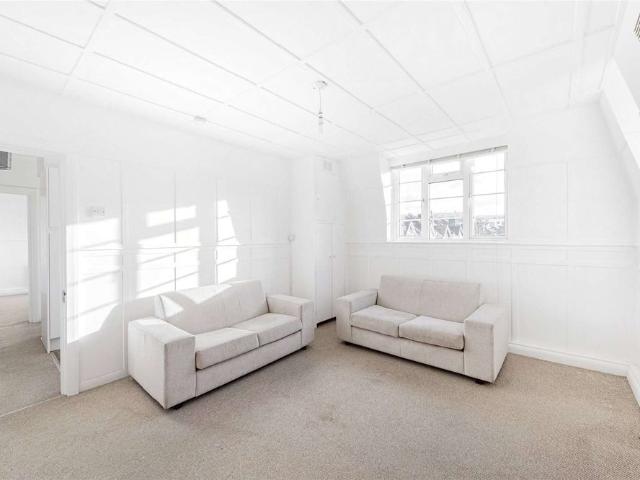 Wonderful one bedroom flat approximately 0.2 miles from West Ealing railway station