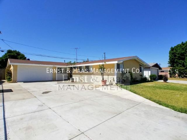 Wonderfully Large 5 Bedroom Home North Long Beach!