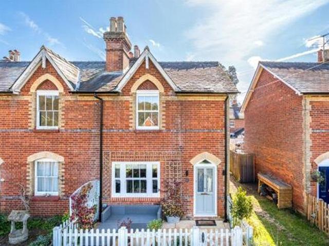 Wonersh, Lawnsmead, Guildford, 2 Bedroom End