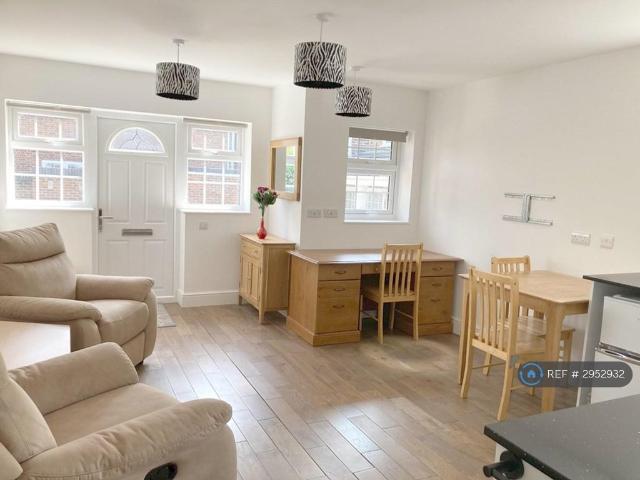 Wonford Close, Kingston Upon Thames, KT2 1 bed flat to rent £1,700 pcm £392 pw