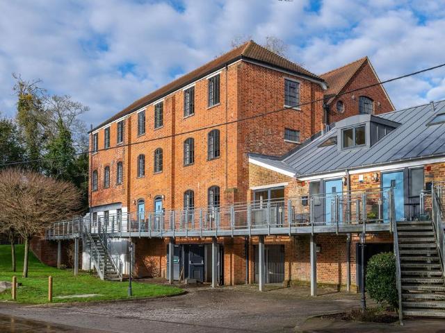 Wonham Lane, Betchworth, RH3 4 bed townhouse to rent £3,200 pcm £738 pw