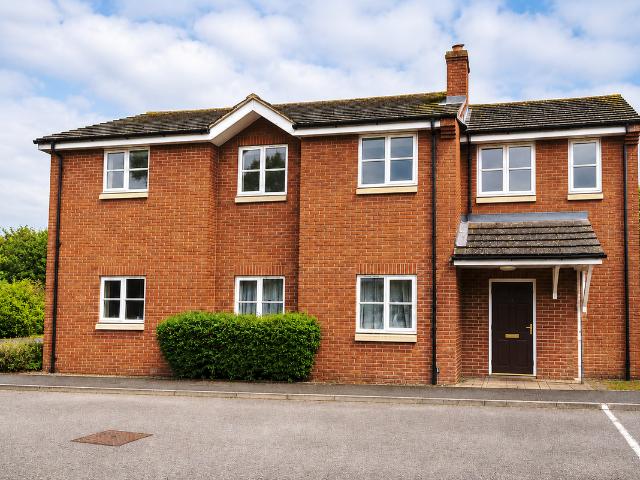 Wooton Court, New Bradwell, Milton Keynes MK13, 2 bed flat to rent, £1,250 pcm | PrimeLocation