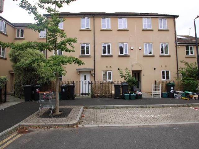 Wood Mead, Bristol BS16 4 bed terraced house to rent £2,800 pcm £646 pw