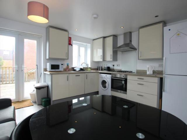 Wood Mead, Bristol BS16 5 bed terraced house to rent £3,300 pcm £762 pw