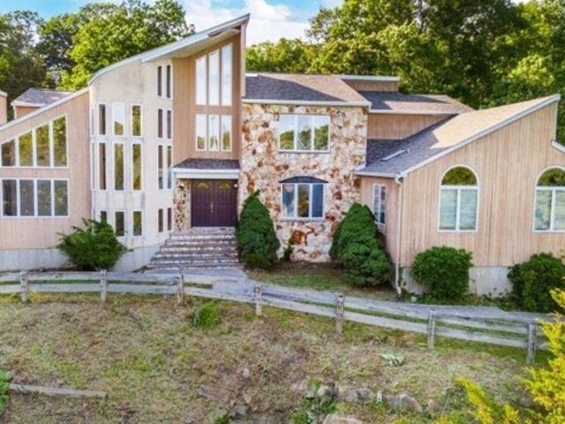 Wood Chase Ln, Kinnelon, Home For Sale