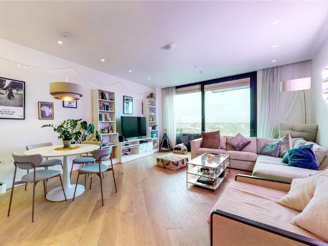 Wood Crescent, Television Centre. 2 bed apartment to rent £4,550 pcm £1,050 pw