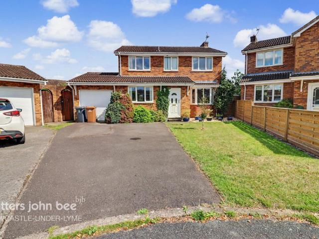 Wood Drive, Stoke on trent 4 bed detached house to rent £1,695 pcm £391 pw