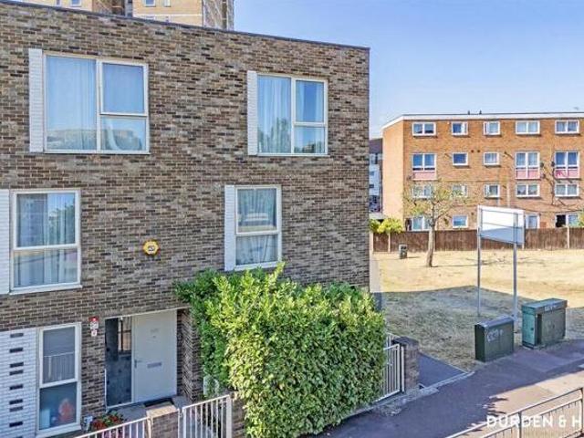 Wood Lane, Dagenham, 3 Bedroom End