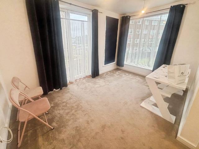 Wood Lane, Dagenham, RM8