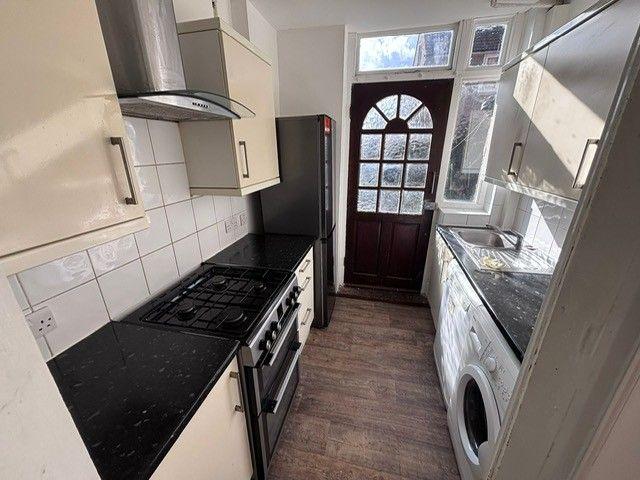 Wood Lane, Dagenham RM1, 2 bed property to rent, £1,700 pcm | PrimeLocation