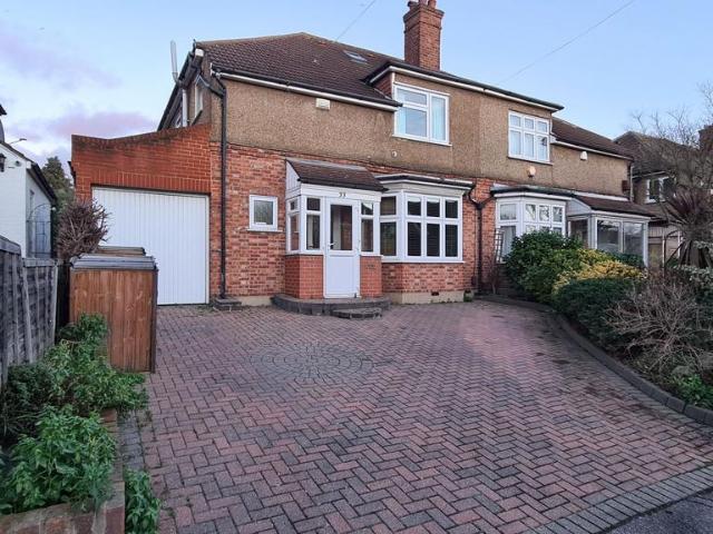 Wood Lane, Isleworth, TW7 3 bed semi detached house to rent £2,995 pcm £691 pw