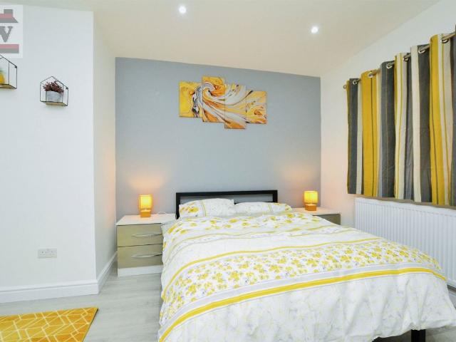 Wood Lane, Isleworth TW7, Room to rent, £1,200 pcm | PrimeLocation