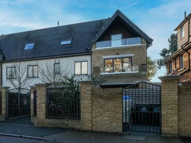 Wood Lane, London, TW7 5EQ, United Kingdom | 3 bed apartment for rent #166420687 | Rentberry