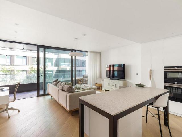 Wood Lane, London, W12 2 bed apartment to rent £4,200 pcm £969 pw